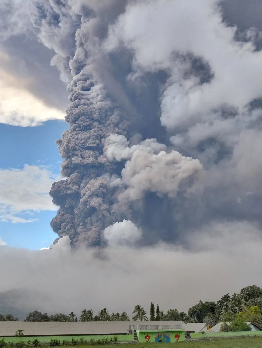 Gunung Lewotobi Naik Level Awas, Waspadai Letusan Dahsyat
